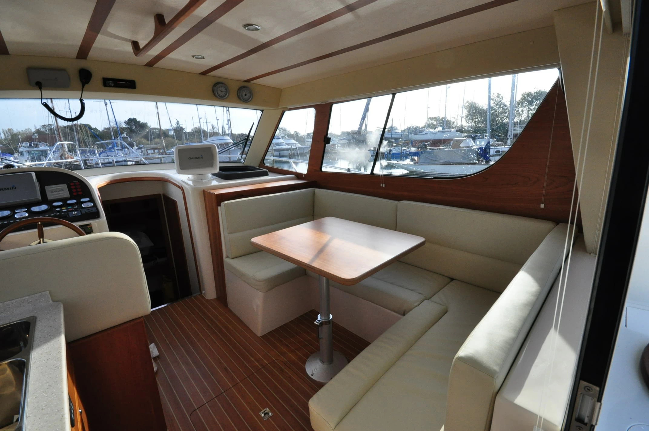 RYA Motorboat Training Courses | Learn to Drive a Motorboat | SBT